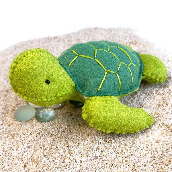 Jennifer Heynen Felt Sewing Kit - Green Sea Turtle | The Woolery
